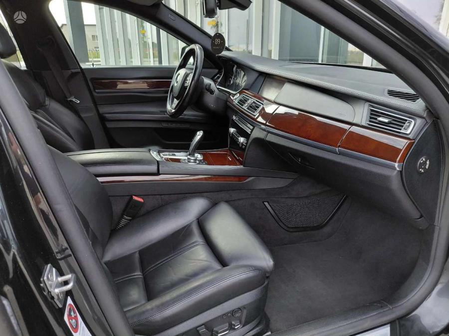 Melns BMW 730 2012 Viļņa, ar dzinēja tilpumu 2.99 L un nobraukumu 332 tūkst. km par 10600 €, foto 11 vietnē AUTOMOTO.COM.LV