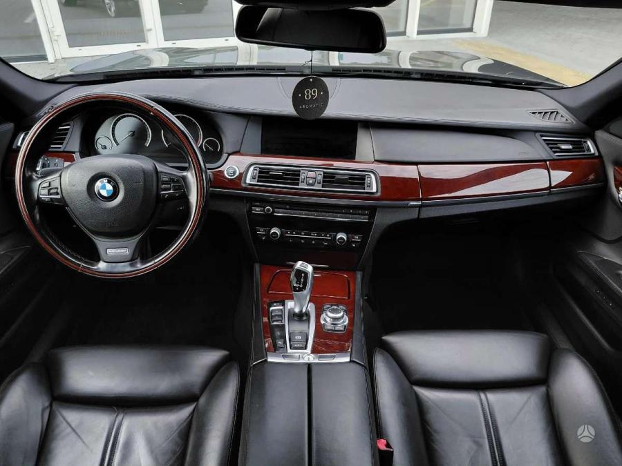 Melns BMW 730 2012 Viļņa, ar dzinēja tilpumu 2.99 L un nobraukumu 332 tūkst. km par 10600 €, foto 12 vietnē AUTOMOTO.COM.LV