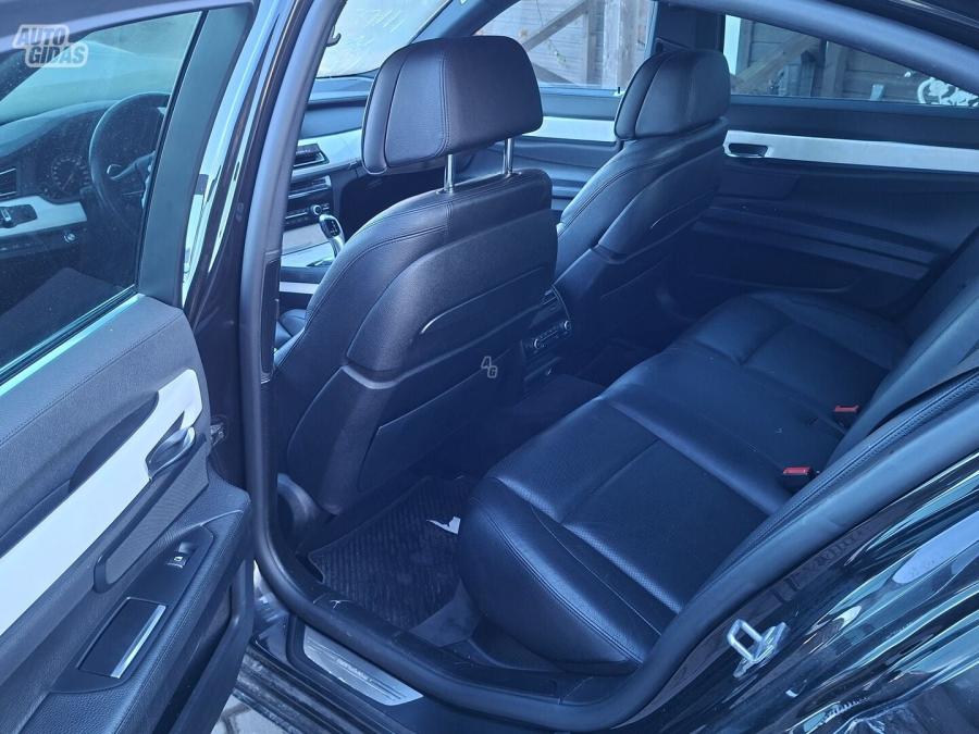 Black BMW 730 2012 in Panevezys, with an engine capacity of 3.00 L and mileage of 275 thousand km for 9000 €, photo 9 on AUTOMOTO.COM.LV