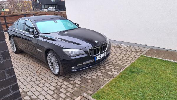 Black BMW 730 2012 in Vilnius, with an engine capacity of 3.00 L and mileage of 320 thousand km for 11500 €, photo 2 on AUTOMOTO.COM.LV