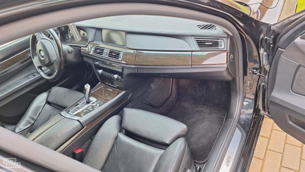 Black BMW 730 2012 in Vilnius, with an engine capacity of 3.00 L and mileage of 320 thousand km for 11500 €, photo 9 on AUTOMOTO.COM.LV