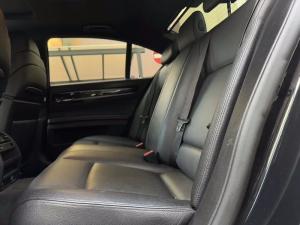 Black BMW 730 2012 in Riga, with an engine capacity of 3.00 L and mileage of 285 thousand km for 7990 €, photo 8 on AUTOMOTO.COM.LV