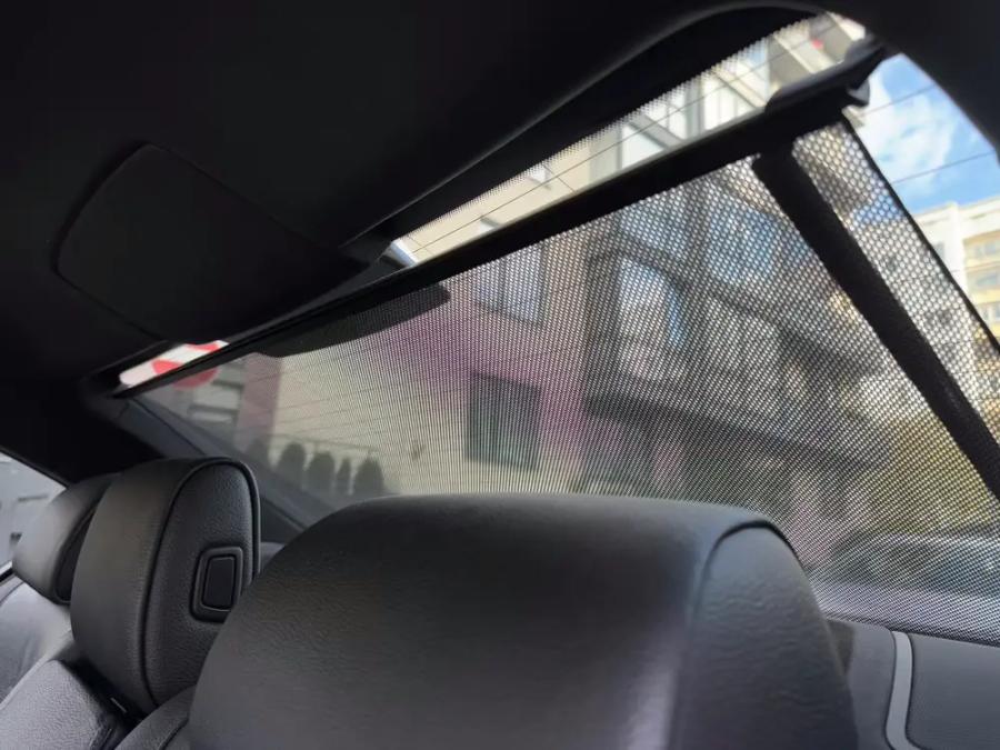 Black BMW 730 2012 in Riga, with an engine capacity of 3.00 L and mileage of 285 thousand km for 7990 €, photo 12 on AUTOMOTO.COM.LV