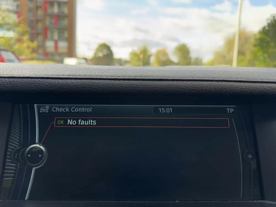 Black BMW 730 2012 in Riga, with an engine capacity of 3.00 L and mileage of 285 thousand km for 7990 €, photo 15 on AUTOMOTO.COM.LV