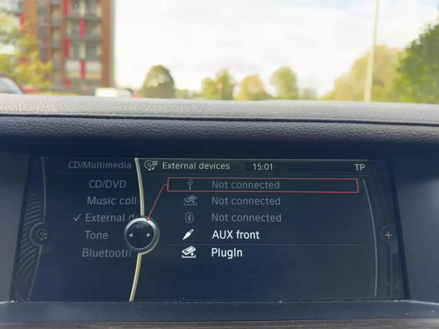 Black BMW 730 2012 in Riga, with an engine capacity of 3.00 L and mileage of 285 thousand km for 7990 €, photo 17 on AUTOMOTO.COM.LV