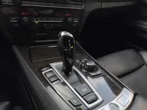 Black BMW 730 2012 in Riga, with an engine capacity of 3.00 L and mileage of 285 thousand km for 7990 €, photo 21 on AUTOMOTO.COM.LV
