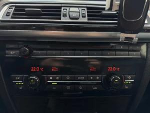 Black BMW 730 2012 in Riga, with an engine capacity of 3.00 L and mileage of 285 thousand km for 7990 €, photo 22 on AUTOMOTO.COM.LV