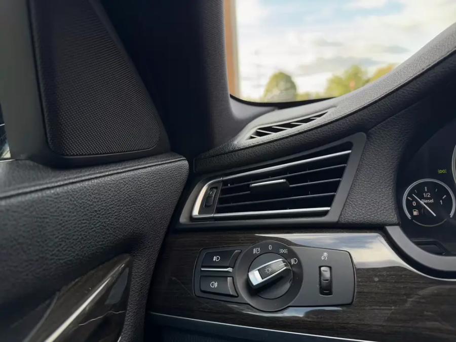 Black BMW 730 2012 in Riga, with an engine capacity of 3.00 L and mileage of 285 thousand km for 7990 €, photo 29 on AUTOMOTO.COM.LV