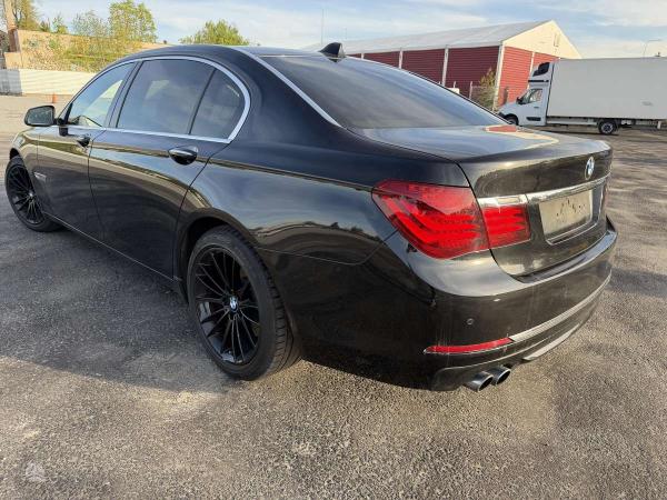 Melns BMW 730 2012 Utena, ar dzinēja tilpumu 2.99 L un nobraukumu 400 tūkst. km par 7300 €, foto 2 vietnē AUTOMOTO.COM.LV