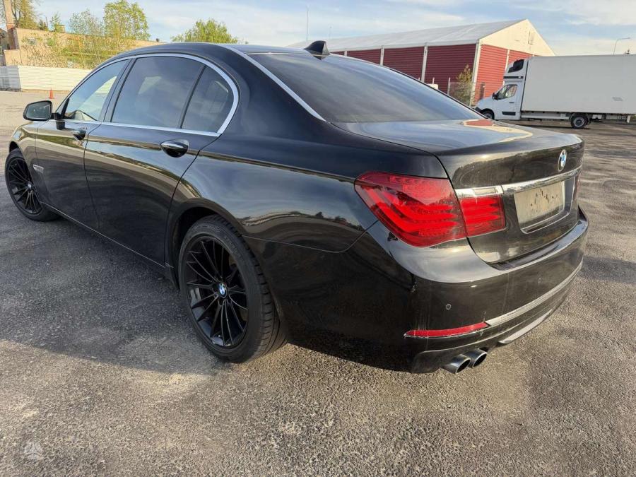 Melns BMW 730 2012 Utena, ar dzinēja tilpumu 2.99 L un nobraukumu 400 tūkst. km par 7300 €, foto 3 vietnē AUTOMOTO.COM.LV