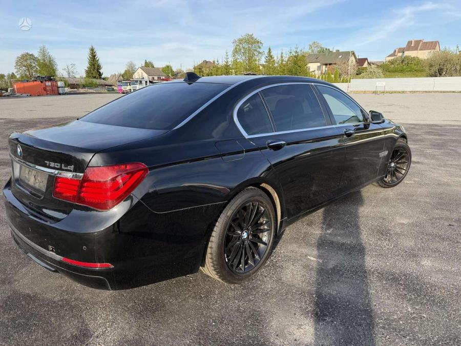 Melns BMW 730 2012 Utena, ar dzinēja tilpumu 2.99 L un nobraukumu 400 tūkst. km par 7300 €, foto 5 vietnē AUTOMOTO.COM.LV