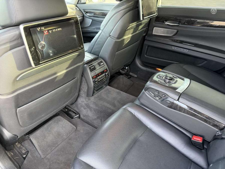 Melns BMW 730 2012 Utena, ar dzinēja tilpumu 2.99 L un nobraukumu 400 tūkst. km par 7300 €, foto 14 vietnē AUTOMOTO.COM.LV