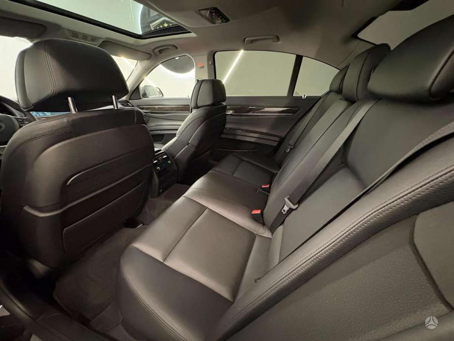 Melns BMW 730 2012 Marijampole, ar dzinēja tilpumu 2.99 L un nobraukumu 272 tūkst. km par 12450 €, foto 9 vietnē AUTOMOTO.COM.LV
