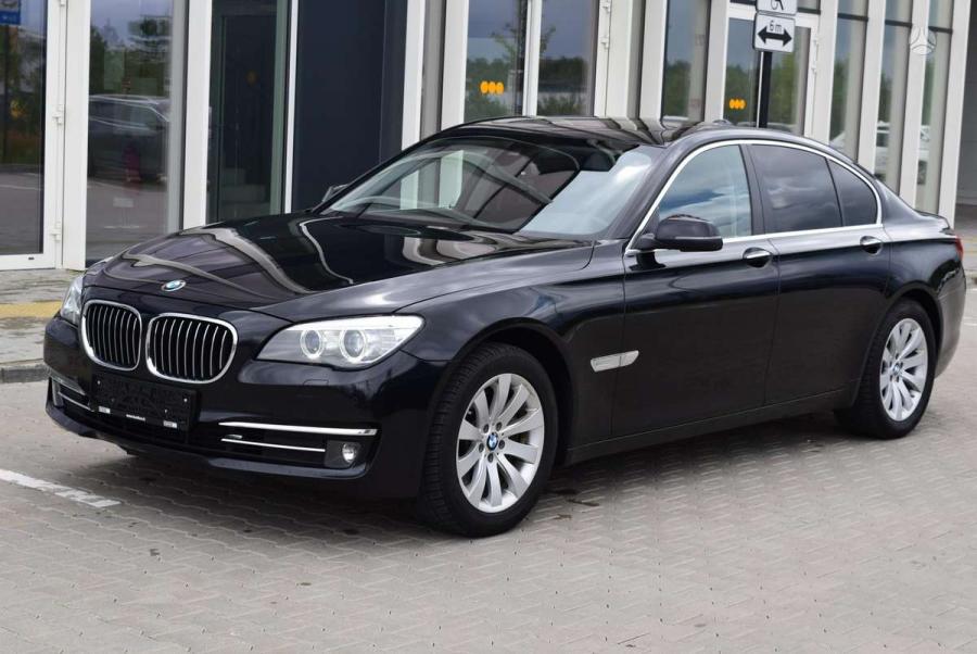 Melns BMW 730 2012 Viļņa, ar dzinēja tilpumu 2.99 L un nobraukumu 272 tūkst. km par 12750 €, foto 1 vietnē AUTOMOTO.COM.LV