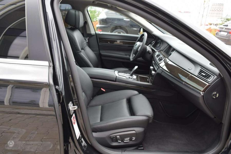Melns BMW 730 2012 Viļņa, ar dzinēja tilpumu 2.99 L un nobraukumu 272 tūkst. km par 12750 €, foto 10 vietnē AUTOMOTO.COM.LV