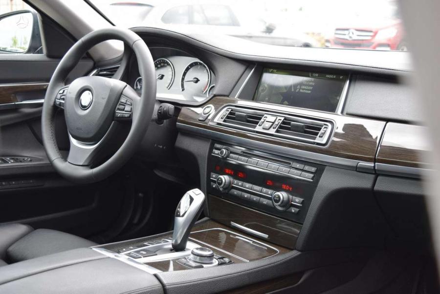 Melns BMW 730 2012 Viļņa, ar dzinēja tilpumu 2.99 L un nobraukumu 272 tūkst. km par 12750 €, foto 12 vietnē AUTOMOTO.COM.LV