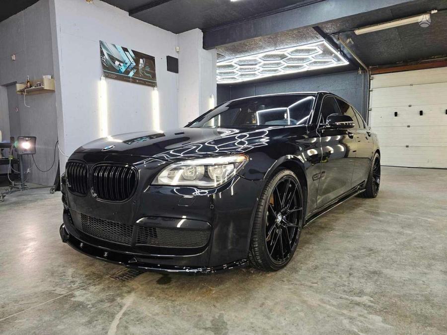Black BMW 730 2012 in Skuodas, with an engine capacity of 2.99 L and mileage of 294 thousand km for 17300 €, photo 1 on AUTOMOTO.COM.LV
