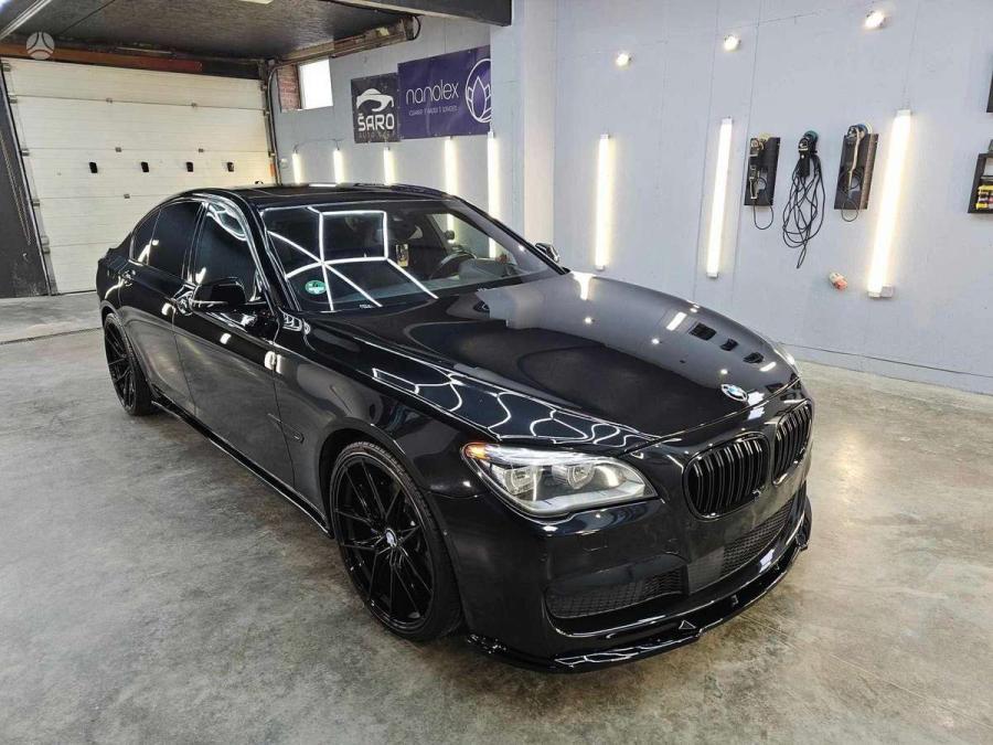 Black BMW 730 2012 in Skuodas, with an engine capacity of 2.99 L and mileage of 294 thousand km for 17300 €, photo 5 on AUTOMOTO.COM.LV