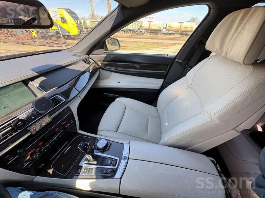 Melns BMW 730 2012 Rīga, ar dzinēja tilpumu 3.00 L un nobraukumu 395 tūkst. km par 15250 €, foto 18 vietnē AUTOMOTO.COM.LV