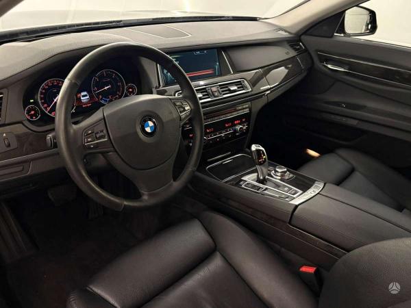 Black BMW 730 2012 in Marijampole, with an engine capacity of 2.99 L and mileage of 270 thousand km for 11450 €, photo 2 on AUTOMOTO.COM.LV