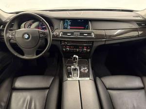 Black BMW 730 2012 in Marijampole, with an engine capacity of 2.99 L and mileage of 270 thousand km for 11450 €, photo 6 on AUTOMOTO.COM.LV