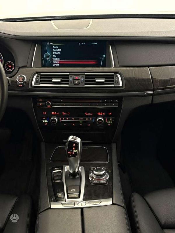 Black BMW 730 2012 in Marijampole, with an engine capacity of 2.99 L and mileage of 270 thousand km for 11450 €, photo 6 on AUTOMOTO.COM.LV