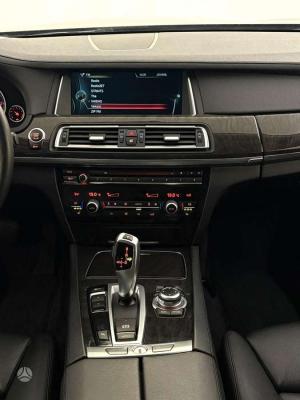 Black BMW 730 2012 in Marijampole, with an engine capacity of 2.99 L and mileage of 270 thousand km for 11450 €, photo 7 on AUTOMOTO.COM.LV