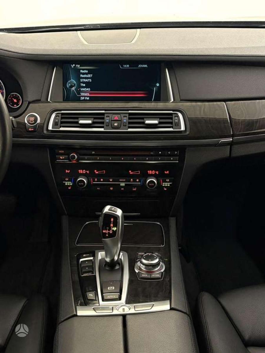 Black BMW 730 2012 in Marijampole, with an engine capacity of 2.99 L and mileage of 270 thousand km for 11450 €, photo 7 on AUTOMOTO.COM.LV