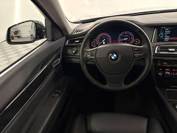 Black BMW 730 2012 in Marijampole, with an engine capacity of 2.99 L and mileage of 270 thousand km for 11450 €, photo 7 on AUTOMOTO.COM.LV