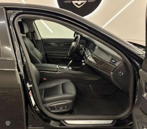 Black BMW 730 2012 in Marijampole, with an engine capacity of 2.99 L and mileage of 270 thousand km for 11450 €, photo 10 on AUTOMOTO.COM.LV