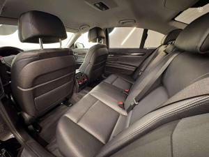 Black BMW 730 2012 in Marijampole, with an engine capacity of 2.99 L and mileage of 270 thousand km for 11450 €, photo 13 on AUTOMOTO.COM.LV