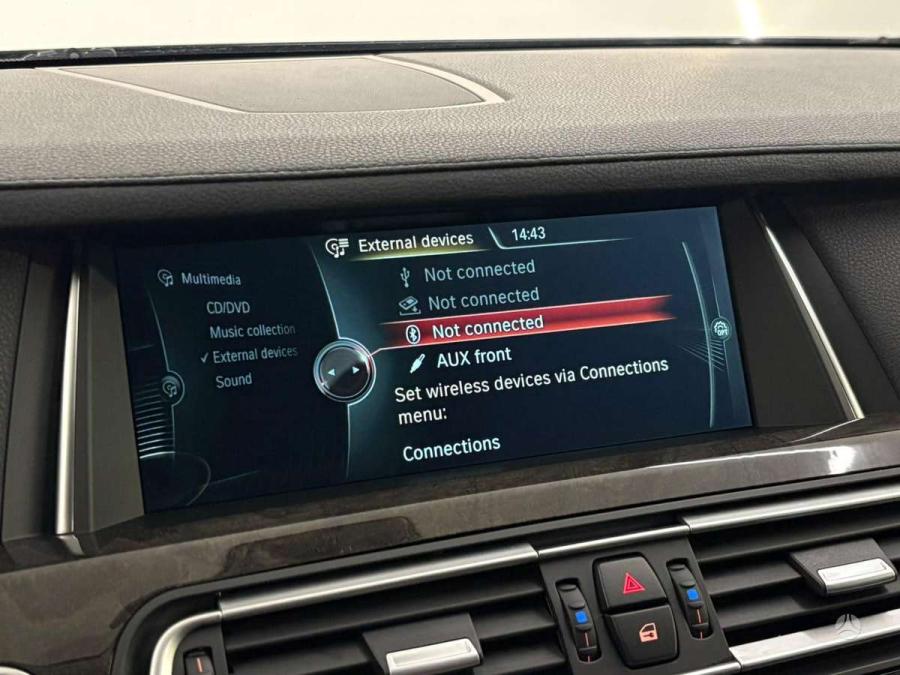 Black BMW 730 2012 in Marijampole, with an engine capacity of 2.99 L and mileage of 270 thousand km for 11450 €, photo 25 on AUTOMOTO.COM.LV