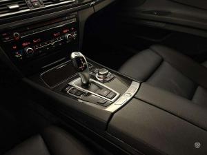 Black BMW 730 2012 in Marijampole, with an engine capacity of 2.99 L and mileage of 270 thousand km for 11450 €, photo 33 on AUTOMOTO.COM.LV