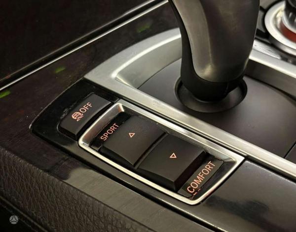 Black BMW 730 2012 in Marijampole, with an engine capacity of 2.99 L and mileage of 270 thousand km for 10999 €, photo 10 on AUTOMOTO.COM.LV