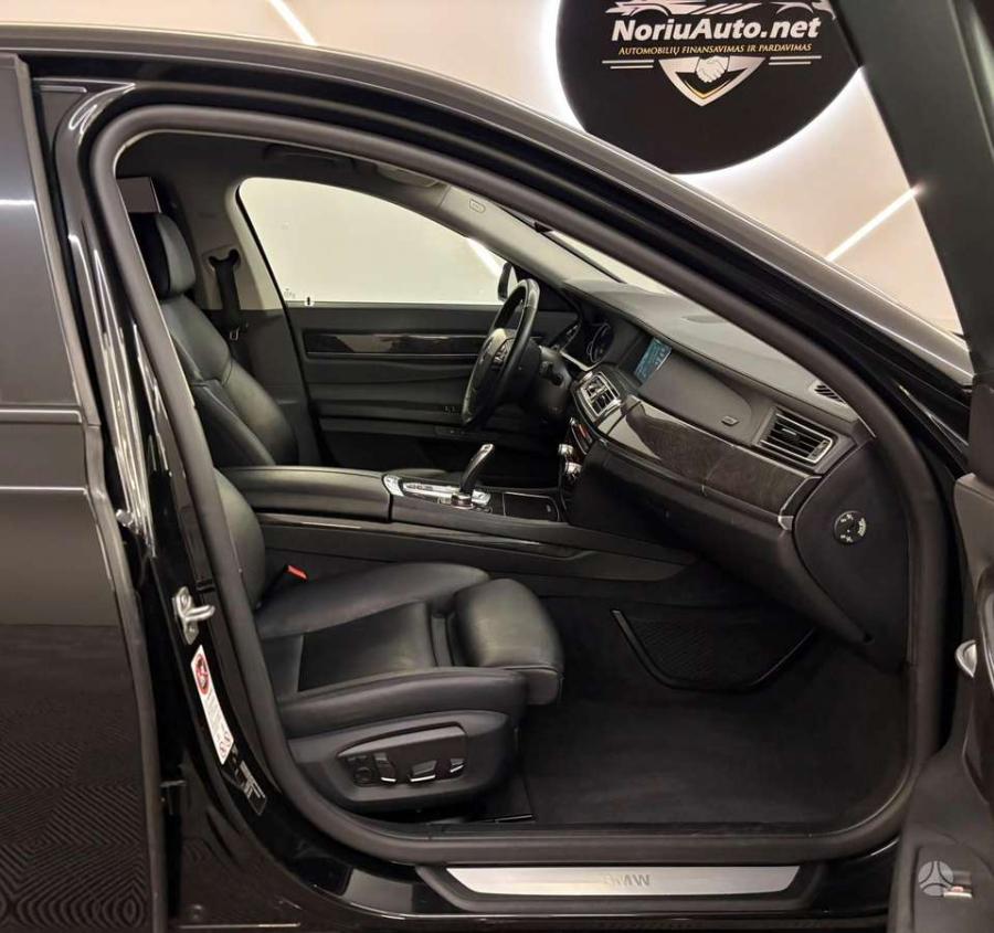 Melns BMW 730 2012 Marijampole, ar dzinēja tilpumu 2.99 L un nobraukumu 270 tūkst. km par 10999 €, foto 15 vietnē AUTOMOTO.COM.LV