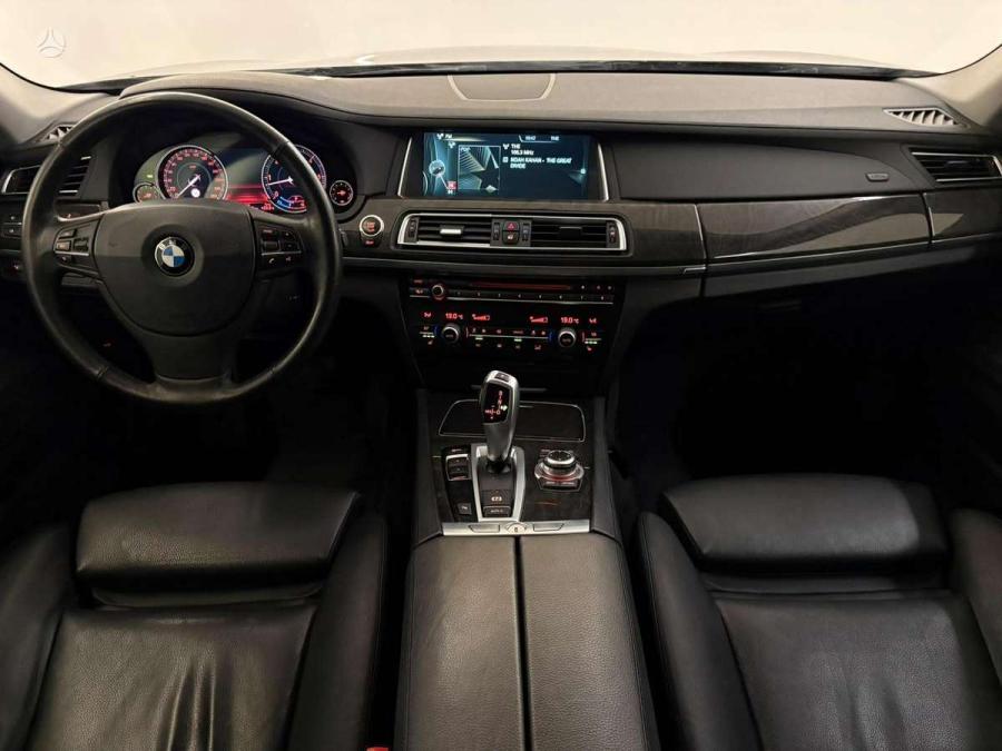 Melns BMW 730 2012 Marijampole, ar dzinēja tilpumu 2.99 L un nobraukumu 270 tūkst. km par 10999 €, foto 17 vietnē AUTOMOTO.COM.LV