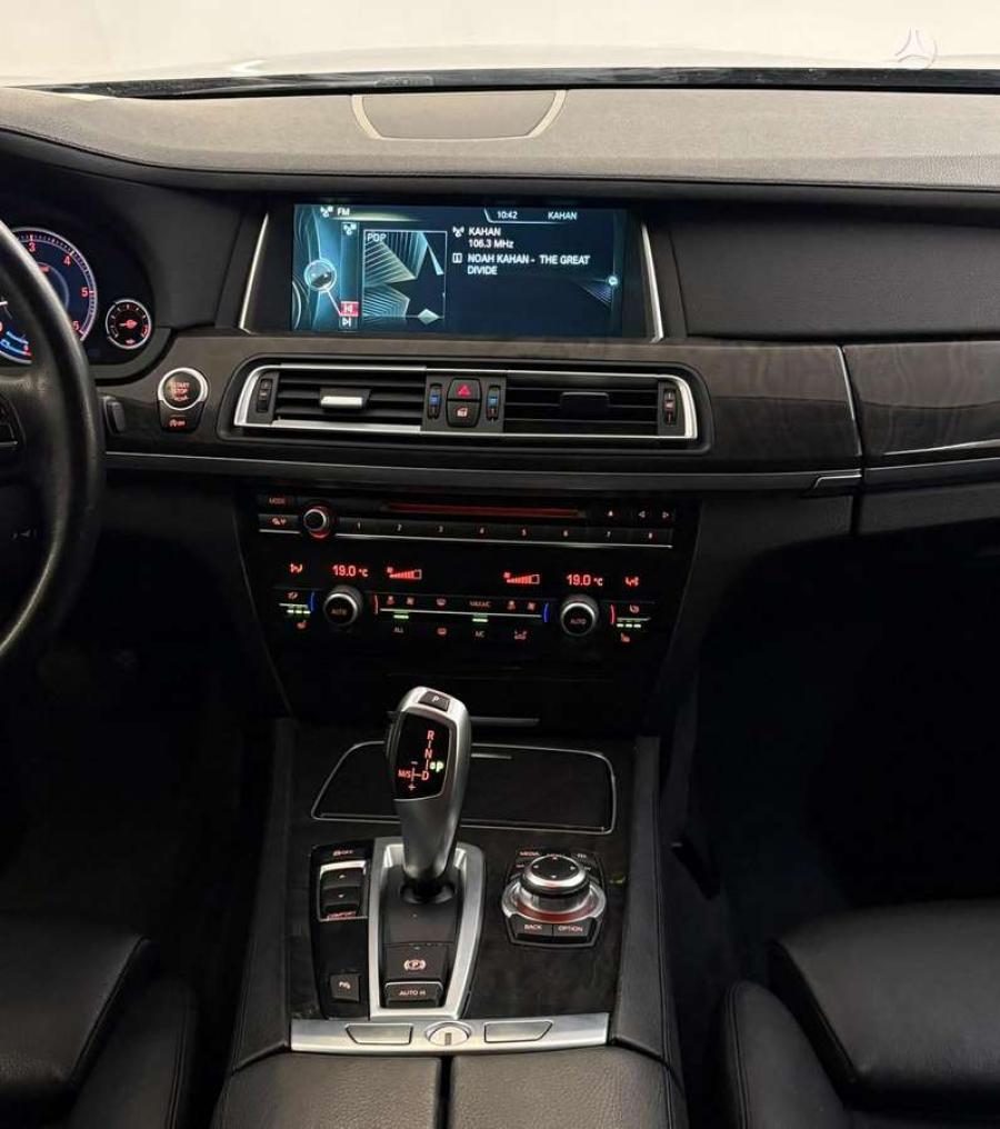 Melns BMW 730 2012 Marijampole, ar dzinēja tilpumu 2.99 L un nobraukumu 270 tūkst. km par 10999 €, foto 18 vietnē AUTOMOTO.COM.LV