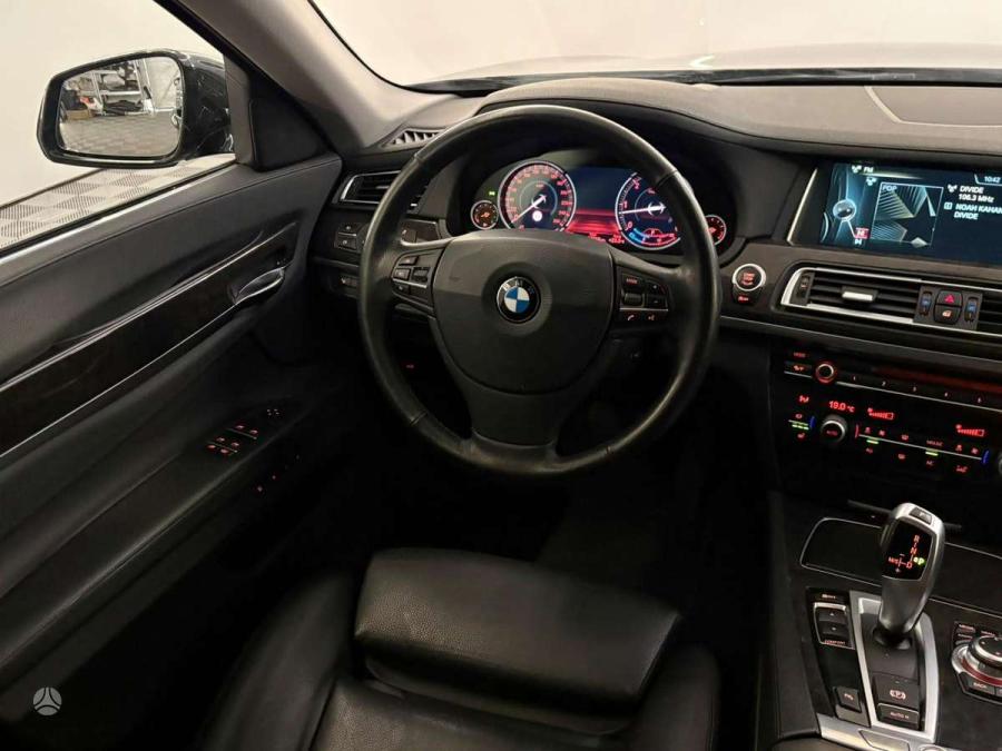 Melns BMW 730 2012 Marijampole, ar dzinēja tilpumu 2.99 L un nobraukumu 270 tūkst. km par 10999 €, foto 19 vietnē AUTOMOTO.COM.LV