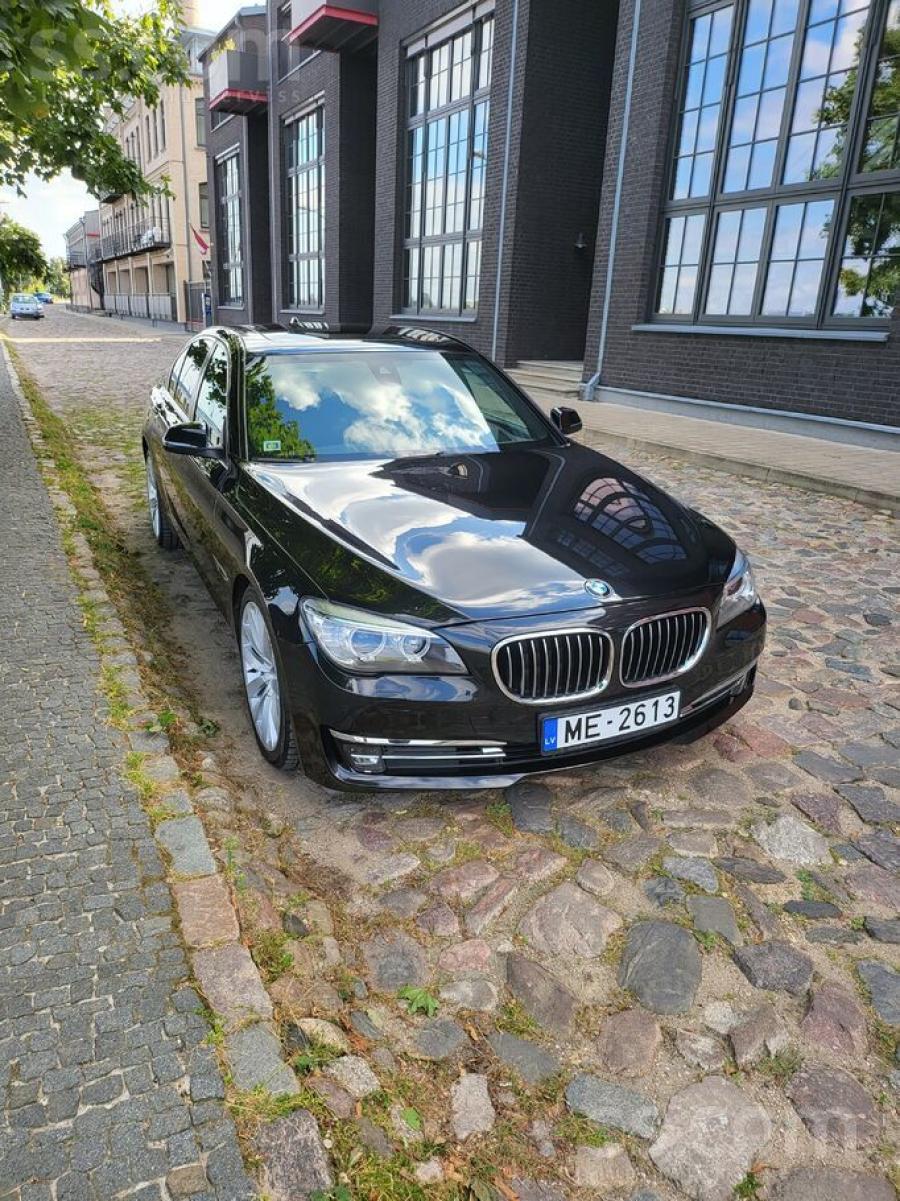 Black BMW 730 2012 in Riga, with an engine capacity of 3.00 L and mileage of 162 thousand km for 16000 €, photo 1 on AUTOMOTO.COM.LV