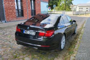 Black BMW 730 2012 in Riga, with an engine capacity of 3.00 L and mileage of 162 thousand km for 16000 €, photo 3 on AUTOMOTO.COM.LV