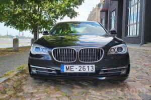Black BMW 730 2012 in Riga, with an engine capacity of 3.00 L and mileage of 162 thousand km for 16000 €, photo 4 on AUTOMOTO.COM.LV