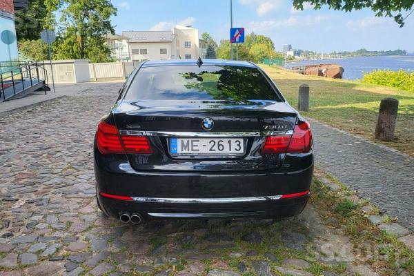 Black BMW 730 2012 in Riga, with an engine capacity of 3.00 L and mileage of 162 thousand km for 16000 €, photo 5 on AUTOMOTO.COM.LV