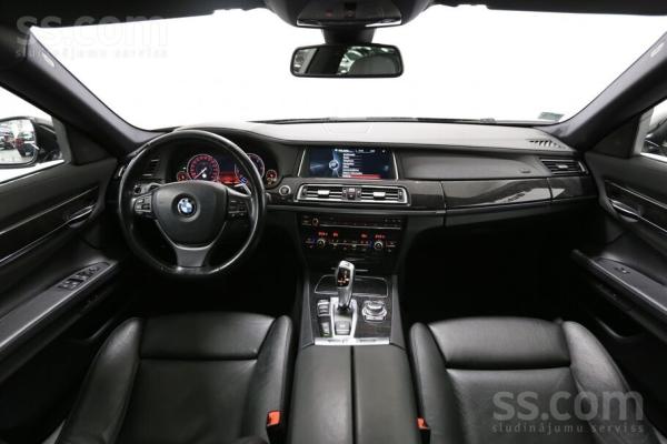 Black BMW 730 2012 in Riga, with an engine capacity of 3.00 L and mileage of 162 thousand km for 16000 €, photo 6 on AUTOMOTO.COM.LV
