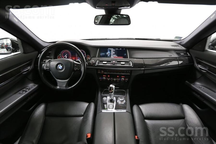 Black BMW 730 2012 in Riga, with an engine capacity of 3.00 L and mileage of 162 thousand km for 16000 €, photo 6 on AUTOMOTO.COM.LV