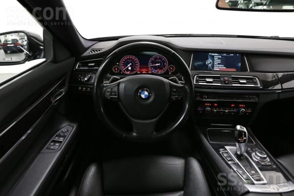 Black BMW 730 2012 in Riga, with an engine capacity of 3.00 L and mileage of 162 thousand km for 16000 €, photo 8 on AUTOMOTO.COM.LV