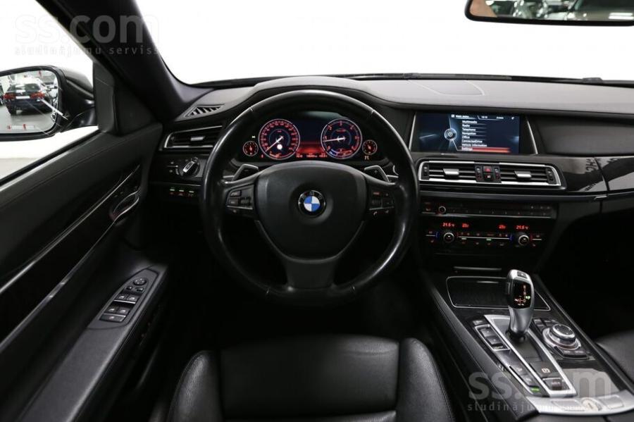 Black BMW 730 2012 in Riga, with an engine capacity of 3.00 L and mileage of 162 thousand km for 16000 €, photo 8 on AUTOMOTO.COM.LV