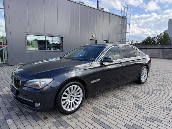 BMW 730 2012 Šauļi vietnē Melns BMW 730 2012 Šauļi, ar dzinēja tilpumu 3.00 L un nobraukumu 334 tūkst. km par 10900 €, foto 1 vietnē AUTOMOTO.COM.LV
