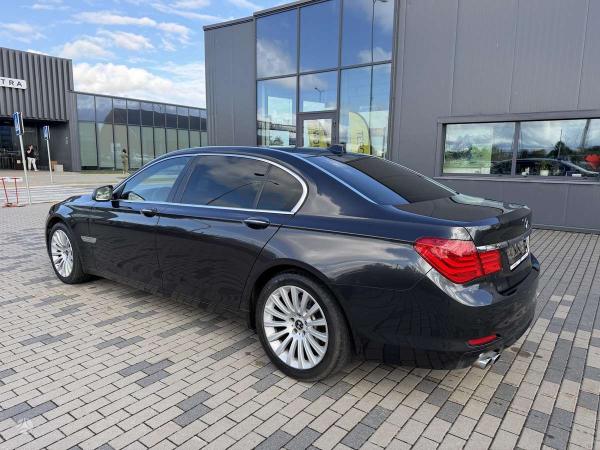 BMW 730 2012 Šauļi vietnē Melns BMW 730 2012 Šauļi, ar dzinēja tilpumu 3.00 L un nobraukumu 334 tūkst. km par 10900 €, foto 5 vietnē AUTOMOTO.COM.LV