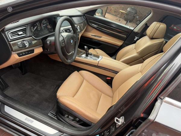 BMW 730 2012 Šauļi vietnē Melns BMW 730 2012 Šauļi, ar dzinēja tilpumu 3.00 L un nobraukumu 334 tūkst. km par 10900 €, foto 11 vietnē AUTOMOTO.COM.LV