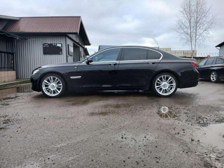 Black BMW 730 2013 in Vilnius, with an engine capacity of 2.99 L and mileage of 2958 thousand km for 19900 €, photo 1 on AUTOMOTO.COM.LV